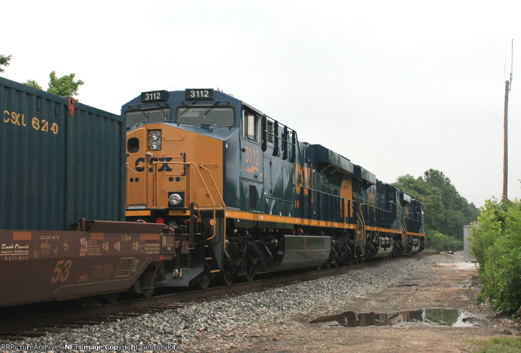 CSX 3112 and train R020